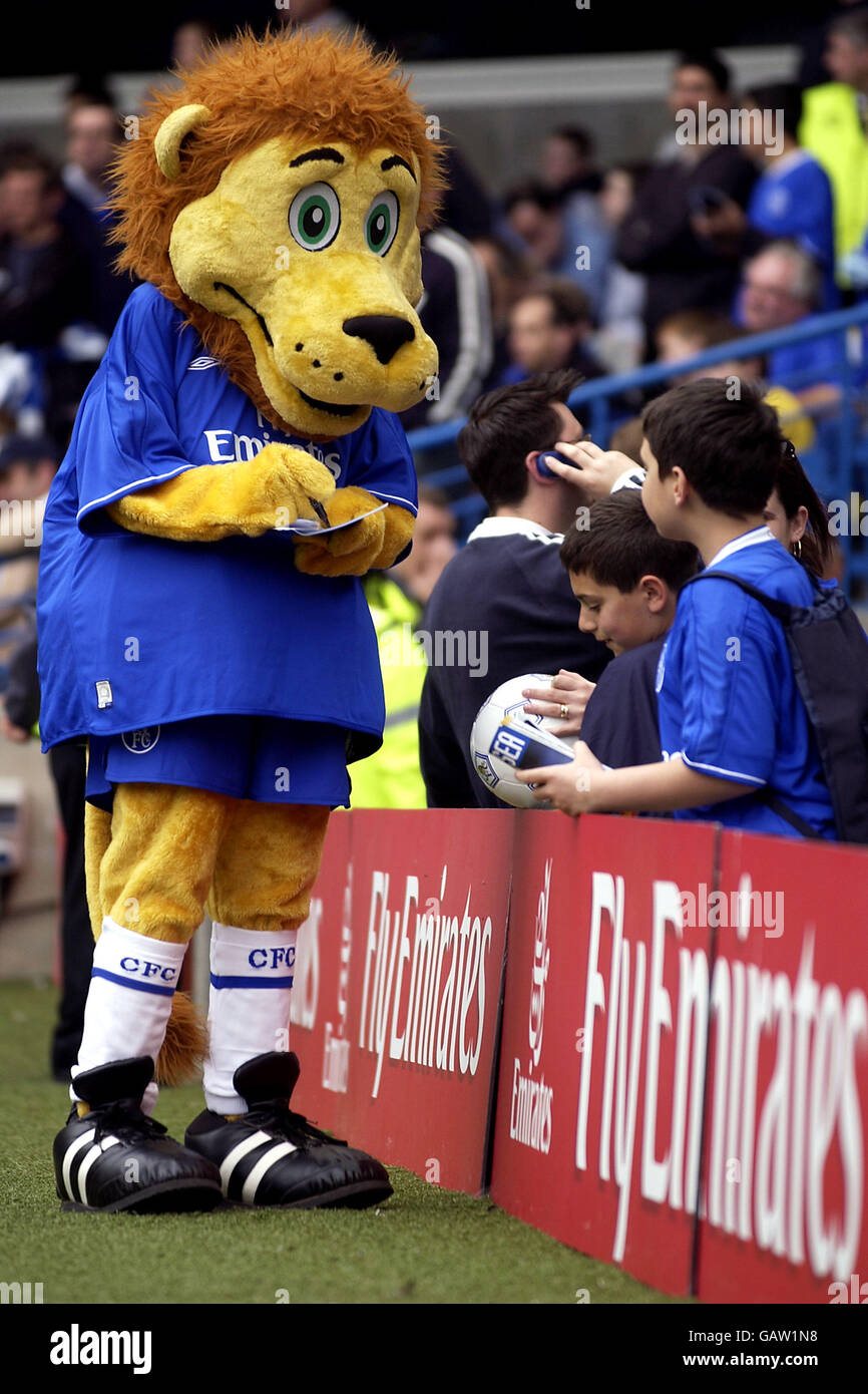 Chelseas mascot stamford lion hi-res stock photography and images - Alamy