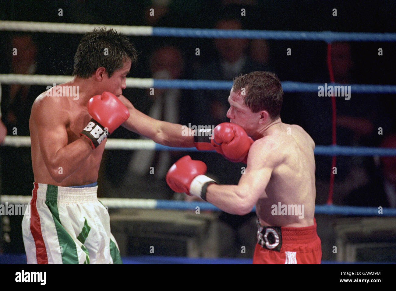 PAUL HODKINSON, GREAT BRITAIN v GREGORIO VARGAS, MEXICO. WBC ...