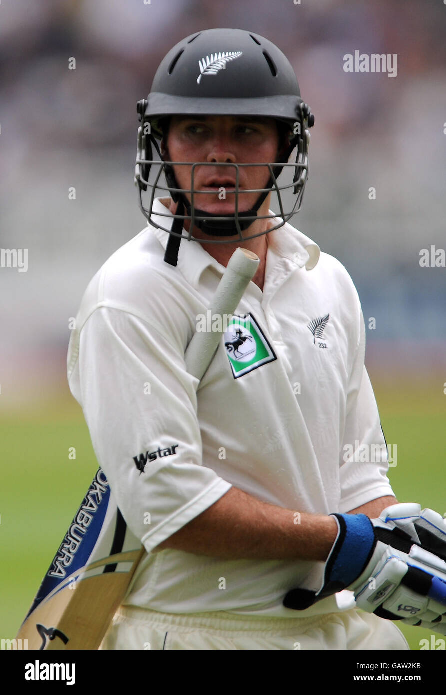Cricket 2nd 3rd half length mid top hi-res stock photography and images ...