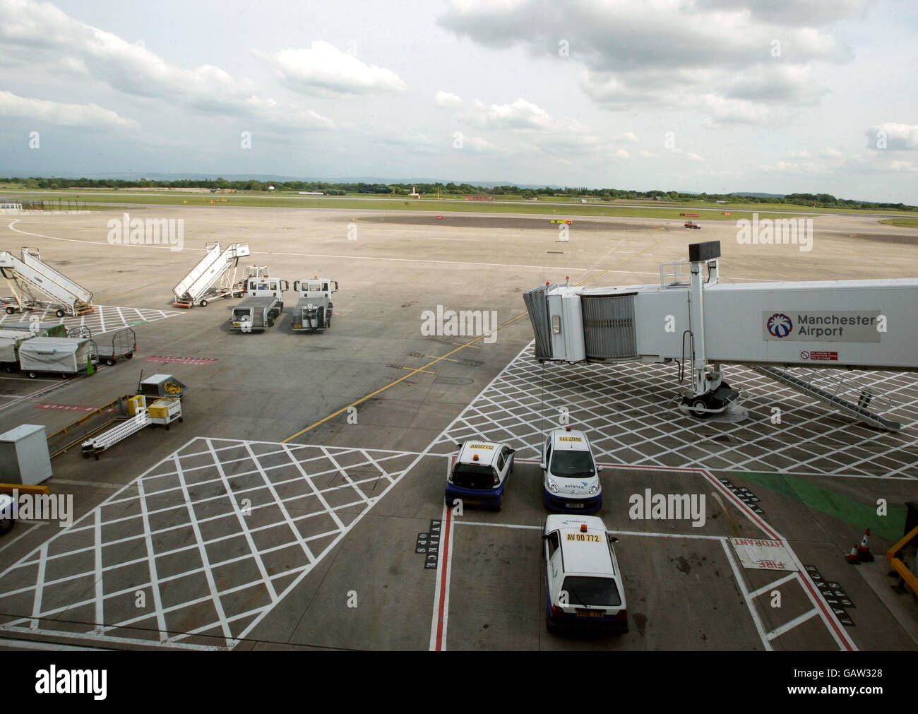 Manchester airport terminal 3 hi-res stock photography and images - Alamy