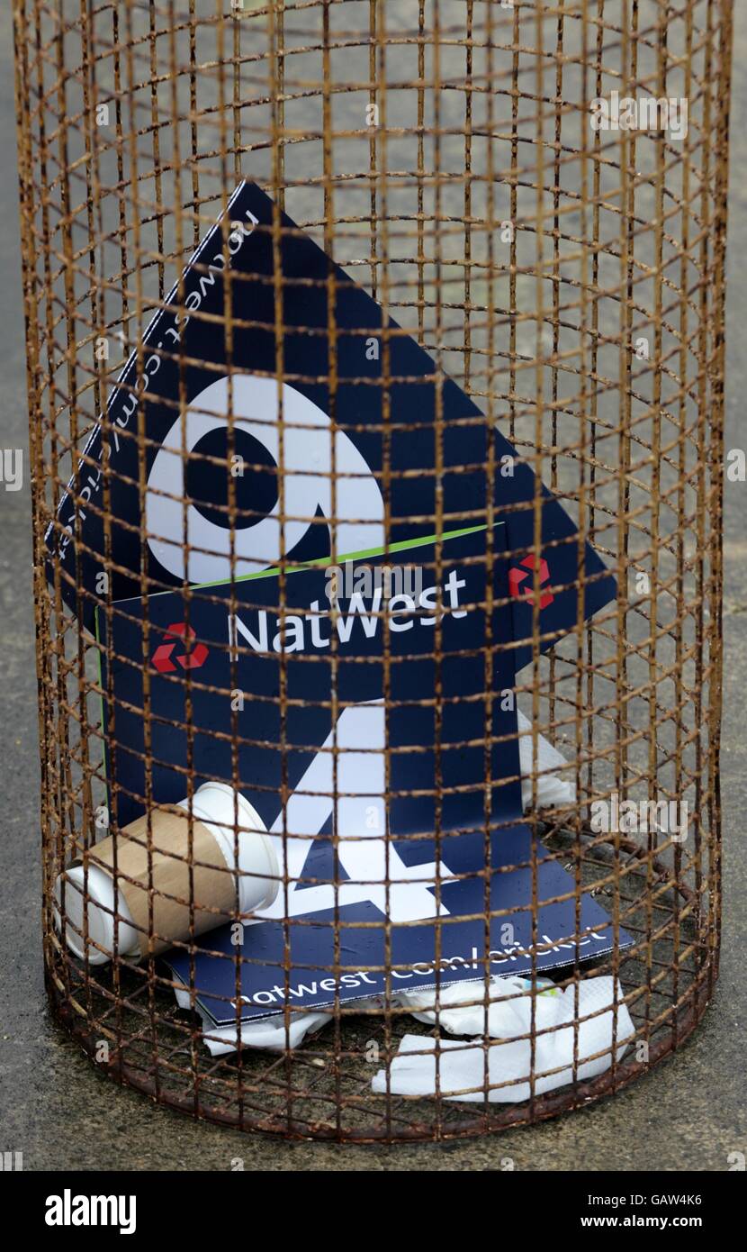 Cricket 6 signs hi-res stock photography and images - Alamy