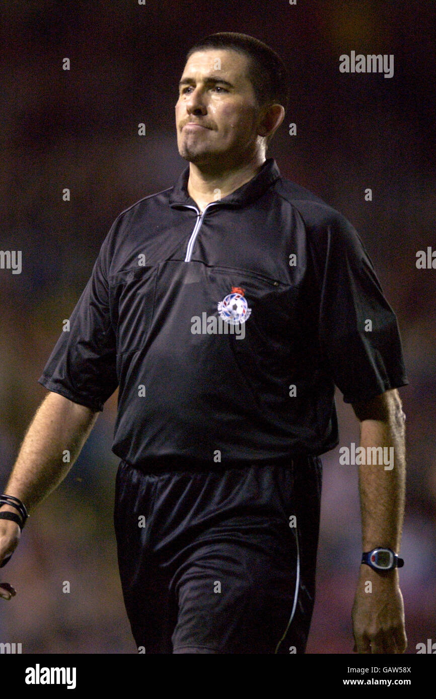 Jeff winter referee hi-res stock photography and images - Alamy