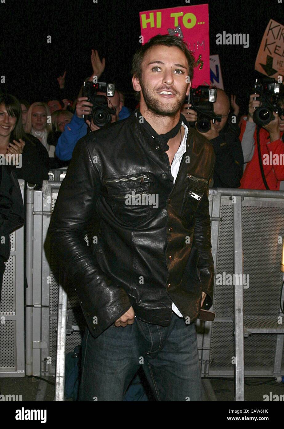 Big Brother 9 - New Housemate. New housemate Stuart arrives to enter ...