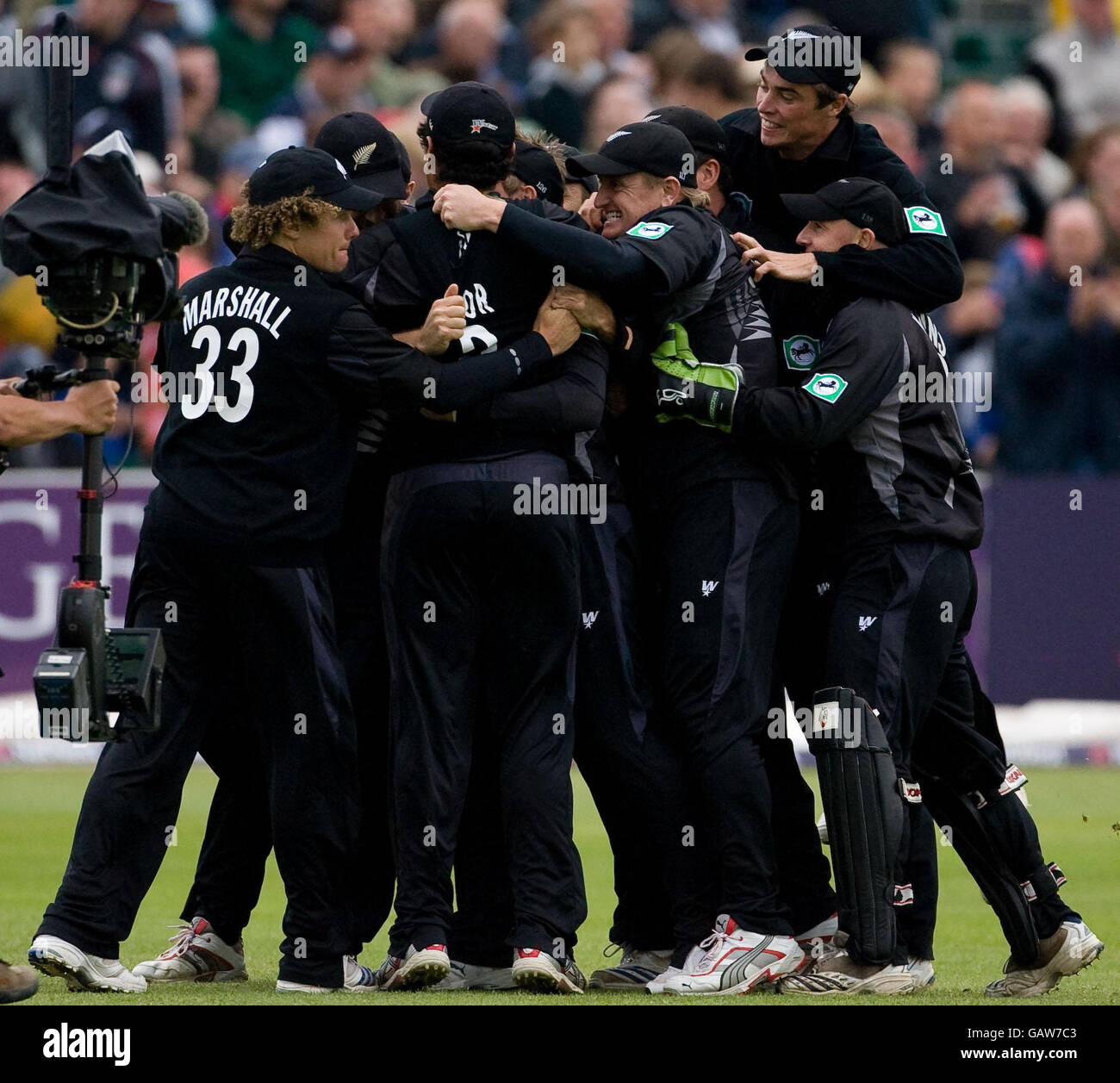 The new zealand team celebrate victory hi-res stock photography and ...