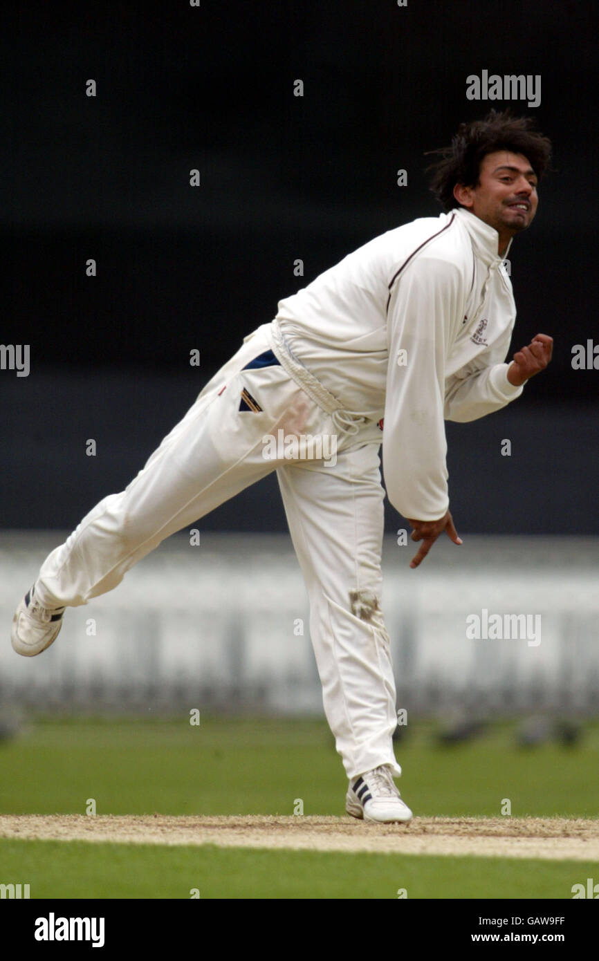 Bowling mushtaq hi-res stock photography and images - Alamy