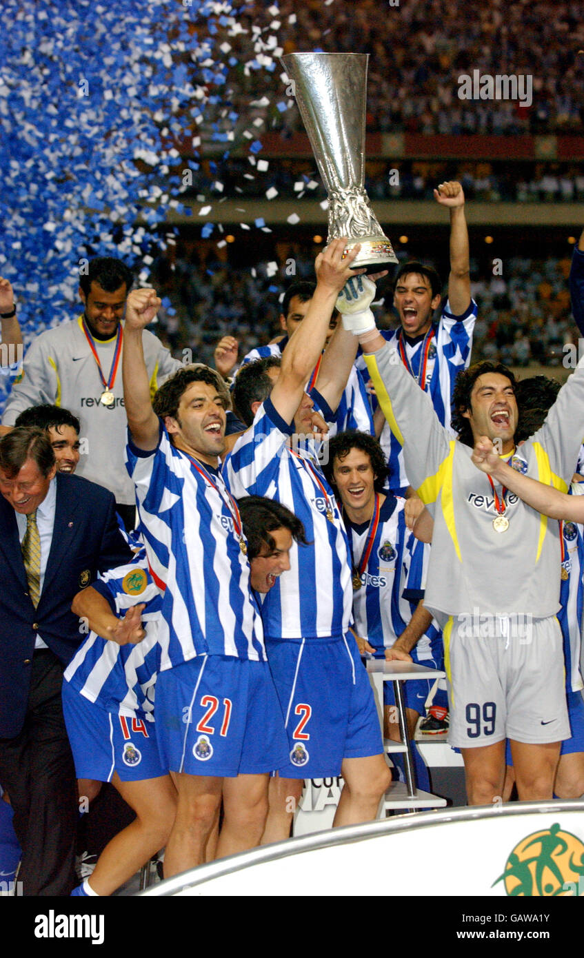 Fc portos goalkeeper vitor baia hi-res stock photography and images - Alamy