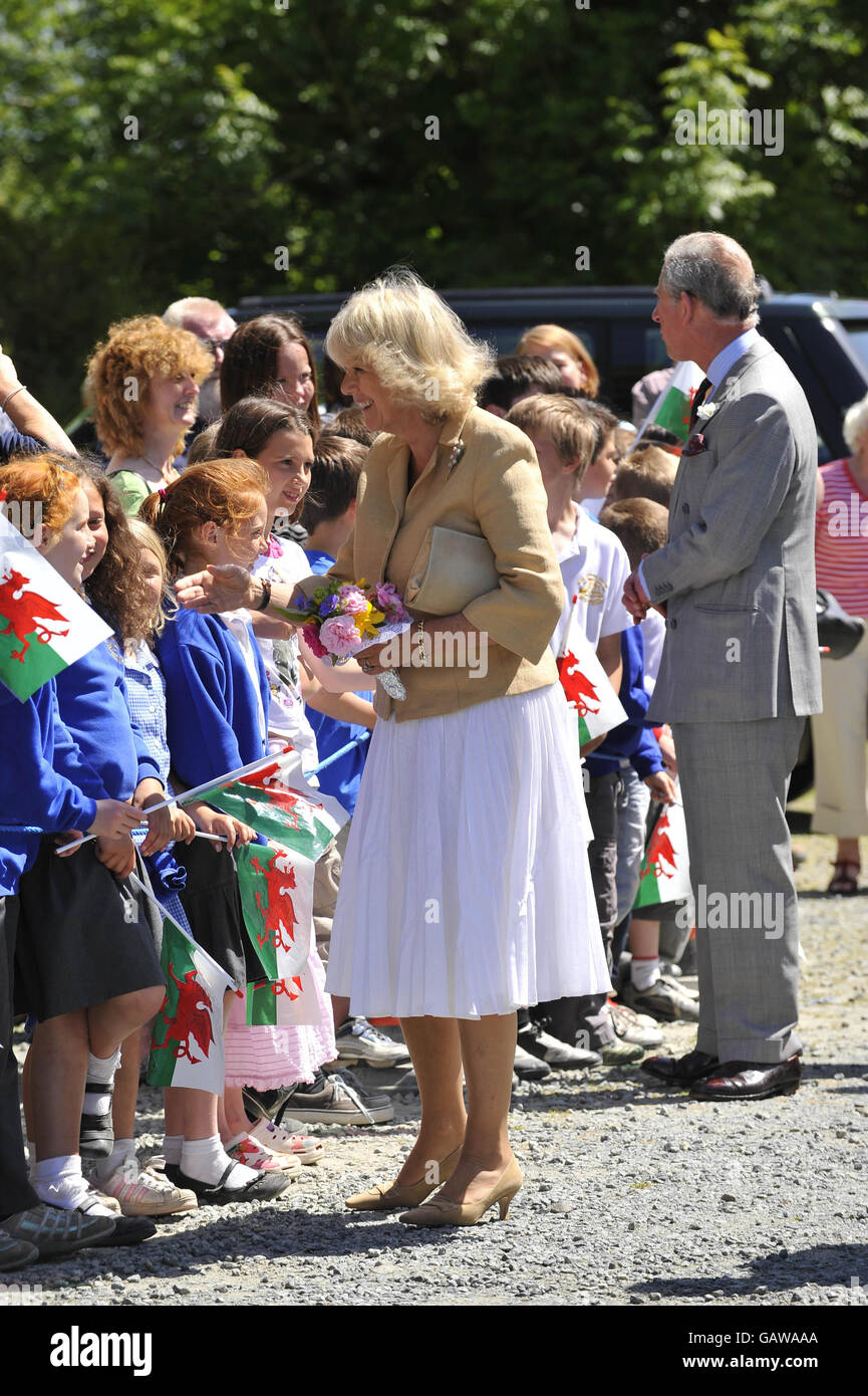 The Prince of Wales and the Duchess of Cornwall meet children from ...