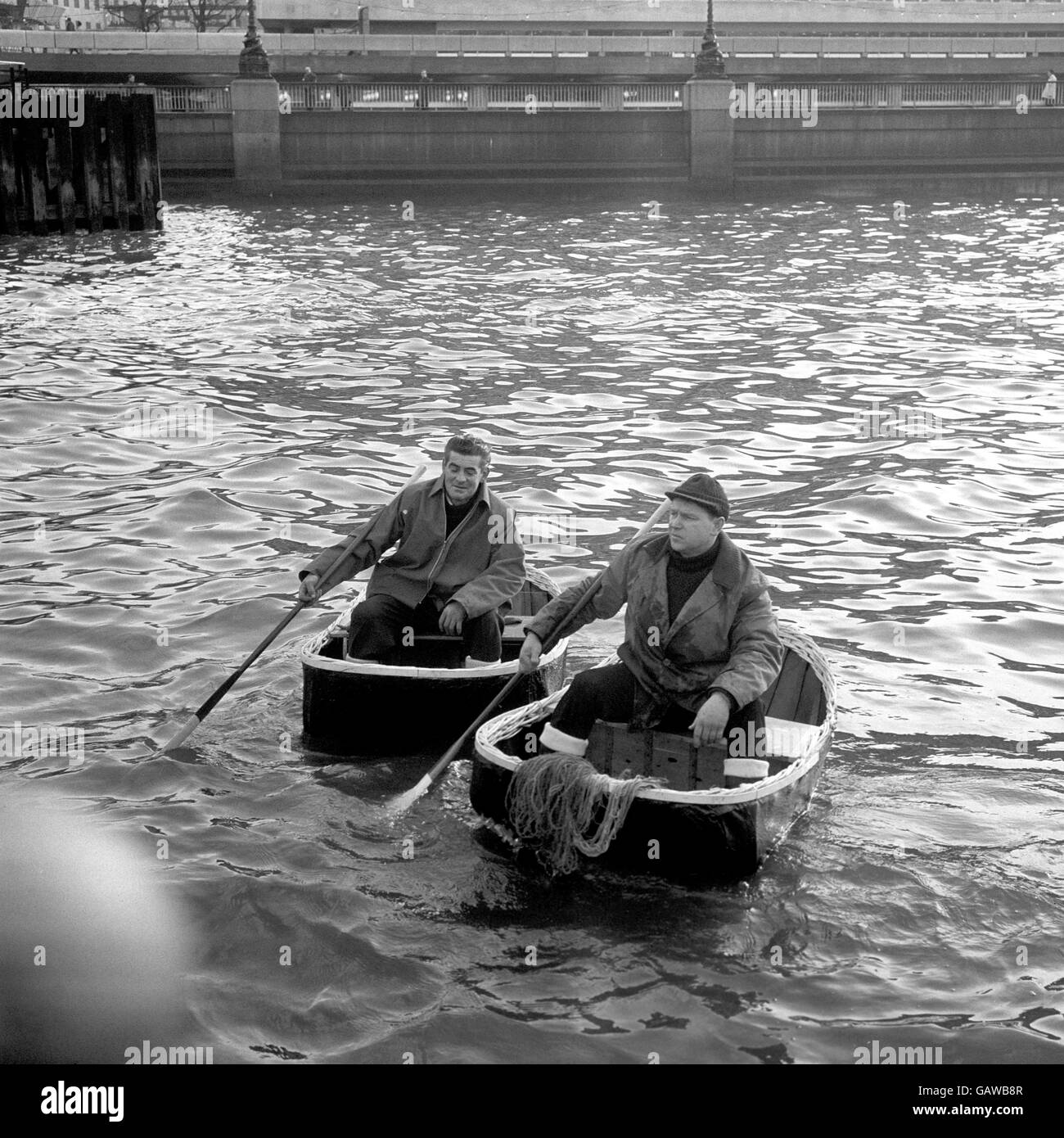 Coracle wales hi-res stock photography and images - Alamy