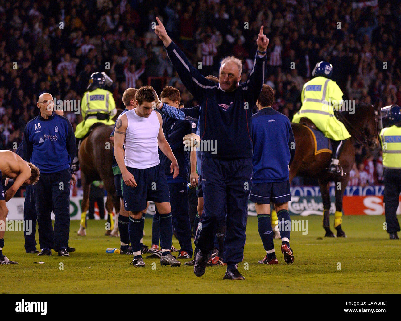 Paul hart nottingham forest manager hi-res stock photography and images ...