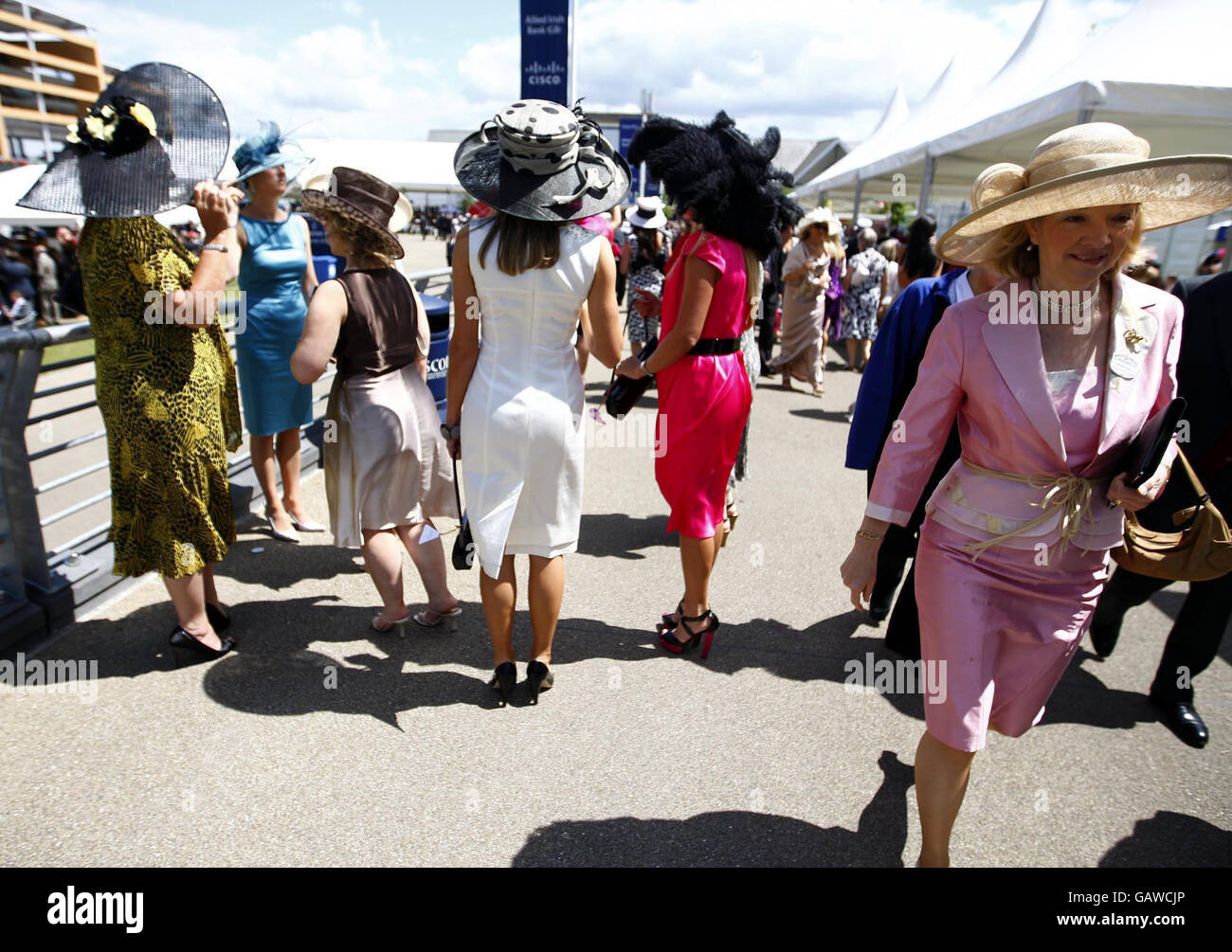 Female racegoers during ladies day at royal ascot hi-res stock ...
