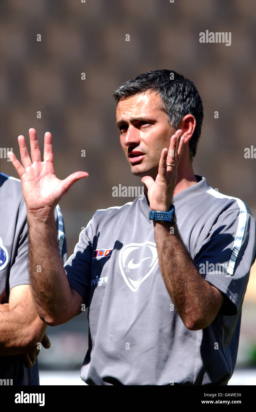 Porto soccer coach jose mourinho hi-res stock photography and images ...