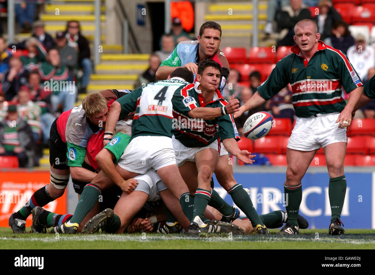 Leicester tigers harry ellis passes the ball from the scrum hi-res ...