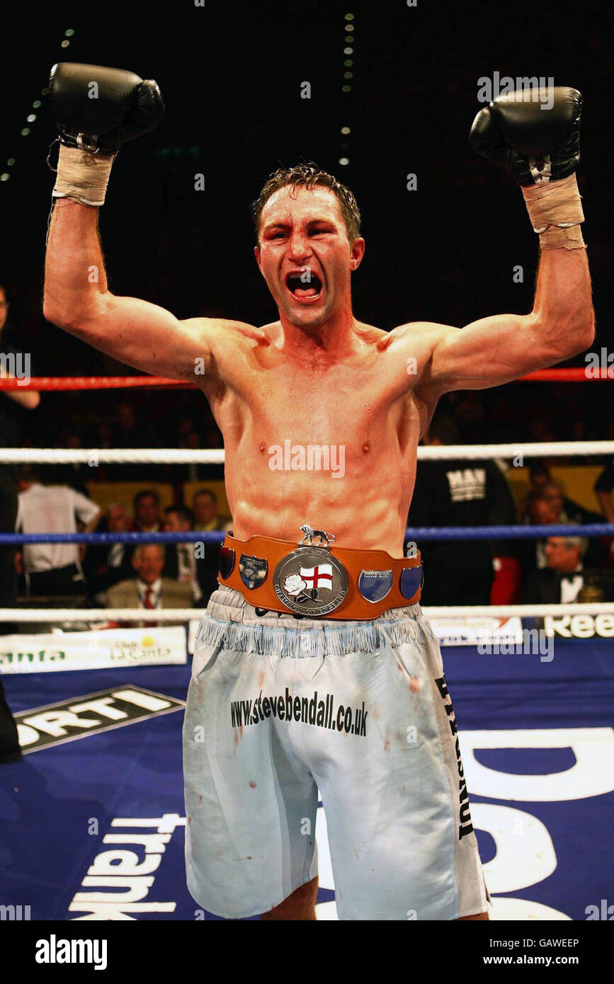 Boxing - English Middleweight Title - Paul Smith v Steven Bendall ...