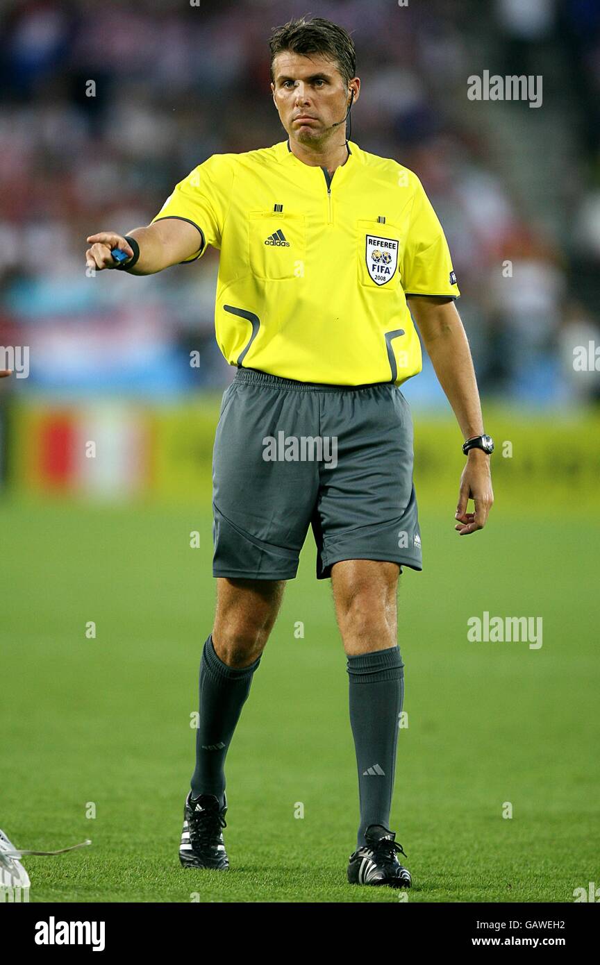 Match referee roberto rosetti hi-res stock photography and images - Alamy