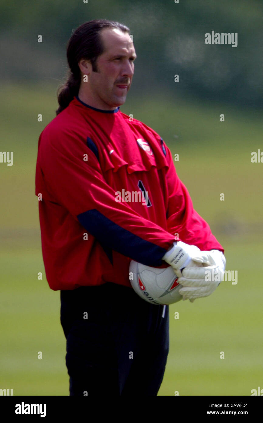 Arsenal goalkeeper david seaman during training hi-res stock ...