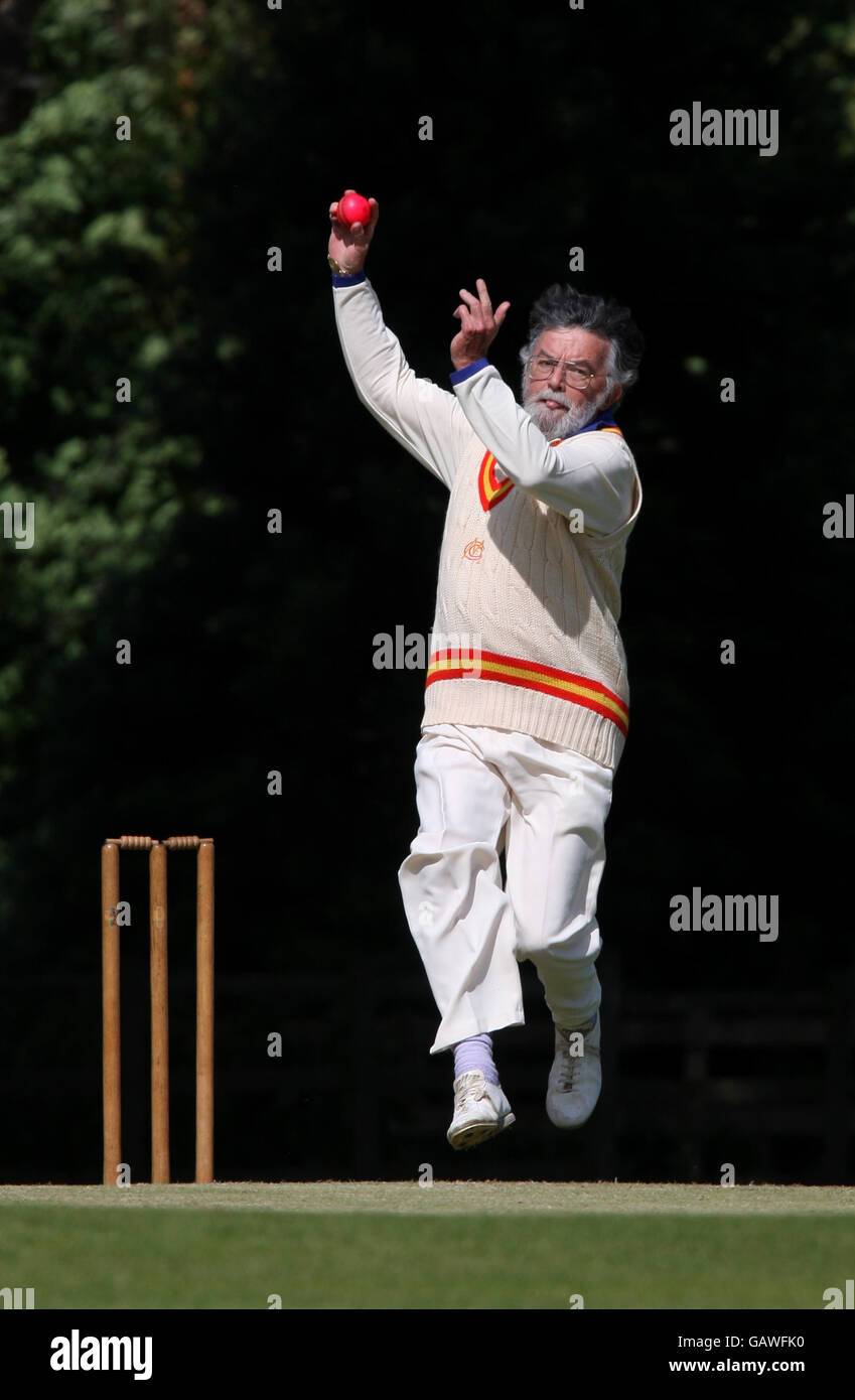 Bill Frindall, commentator on test match special bowls during the ...