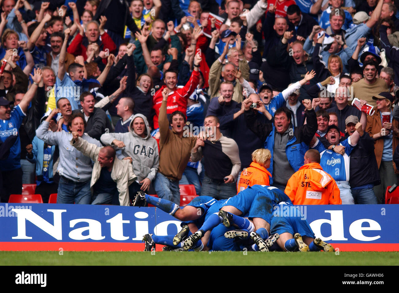 Andy campbell cardiff hi-res stock photography and images - Alamy