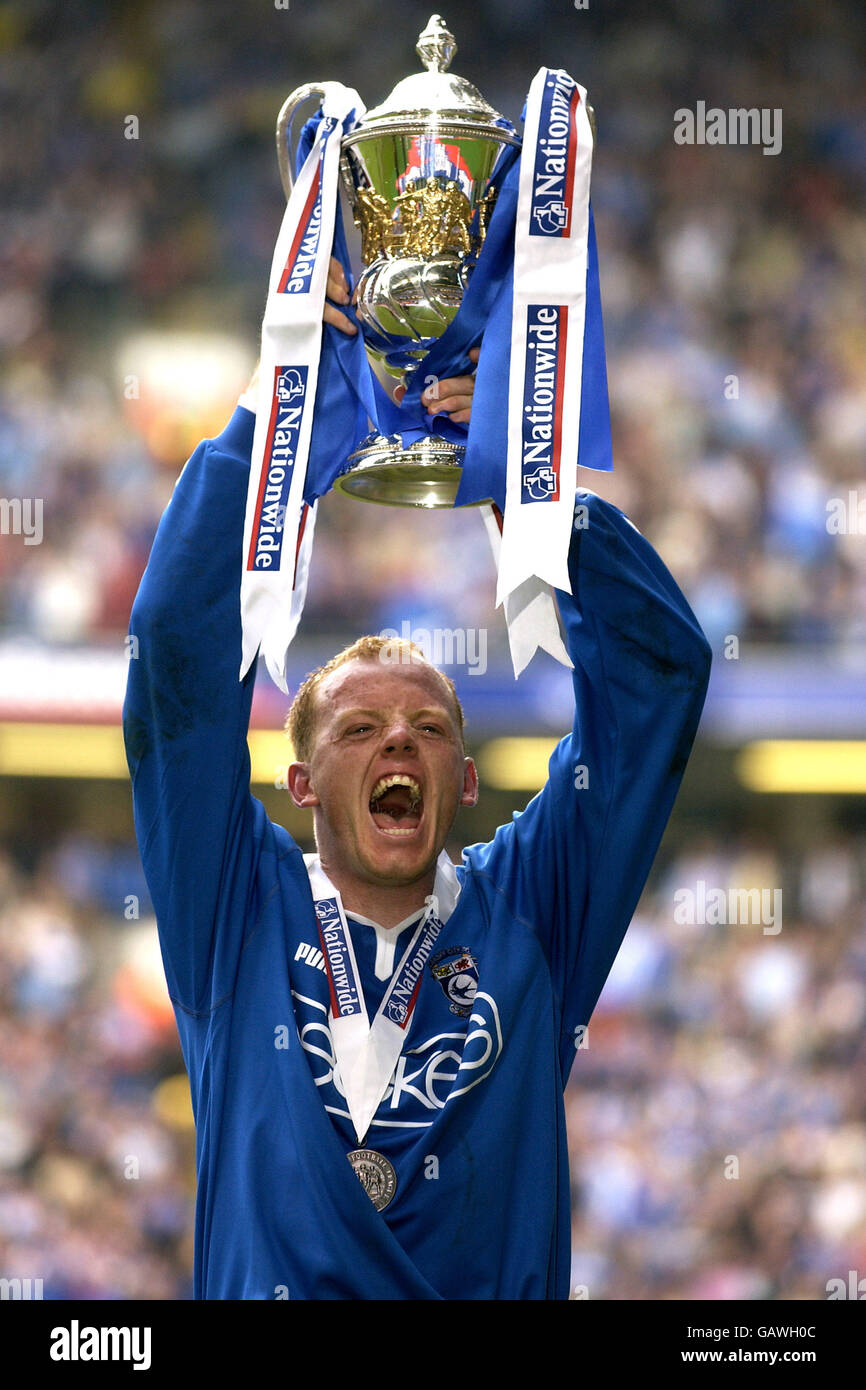 English division one trophy hi-res stock photography and images - Alamy