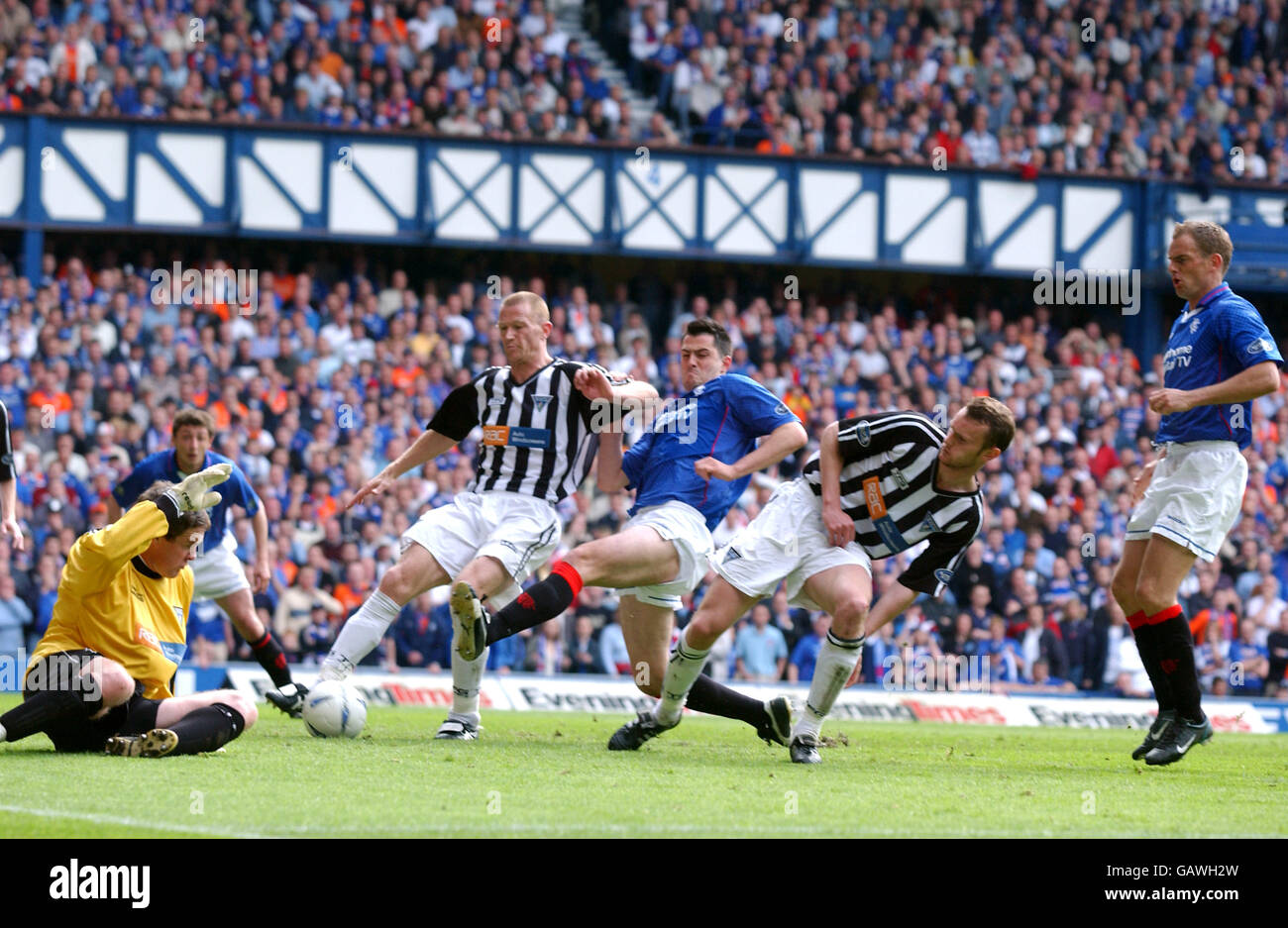 Dunfermline athletic goalkeeper hi-res stock photography and images - Alamy