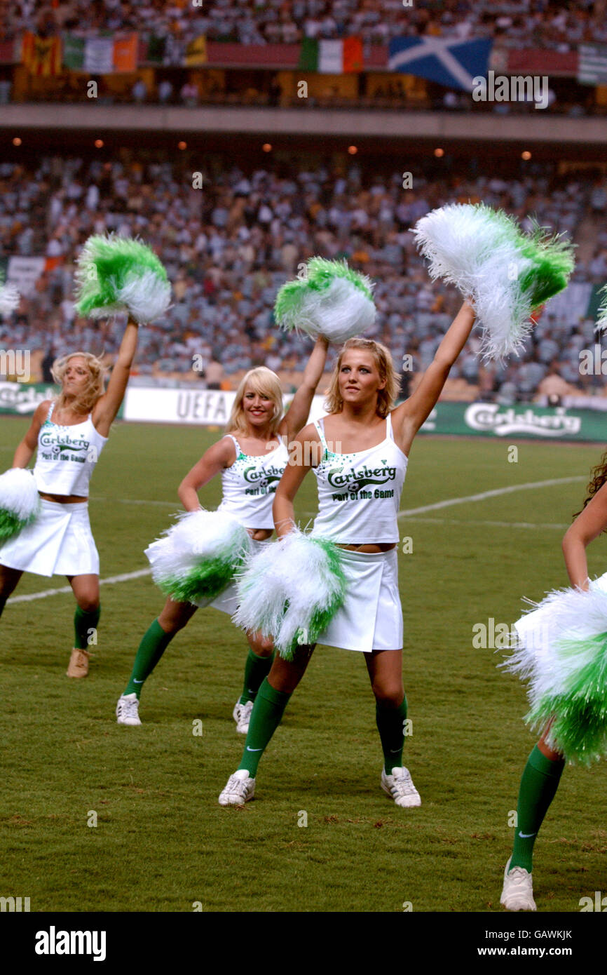 Soccer cheerleaders hi-res stock photography and images - Alamy