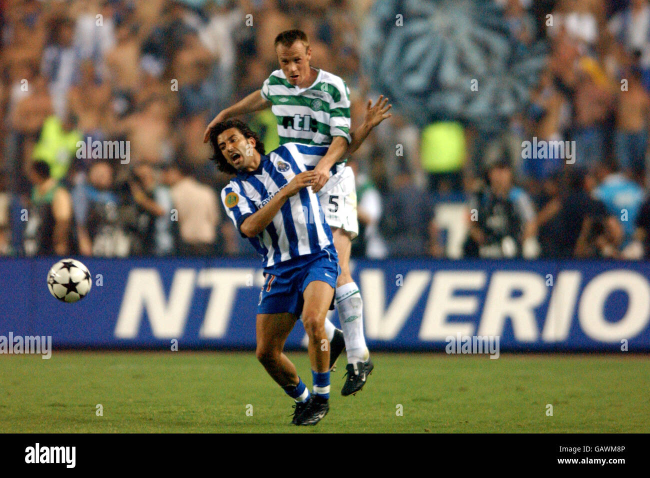 Fc portos capucho battle ball hi-res stock photography and images - Alamy