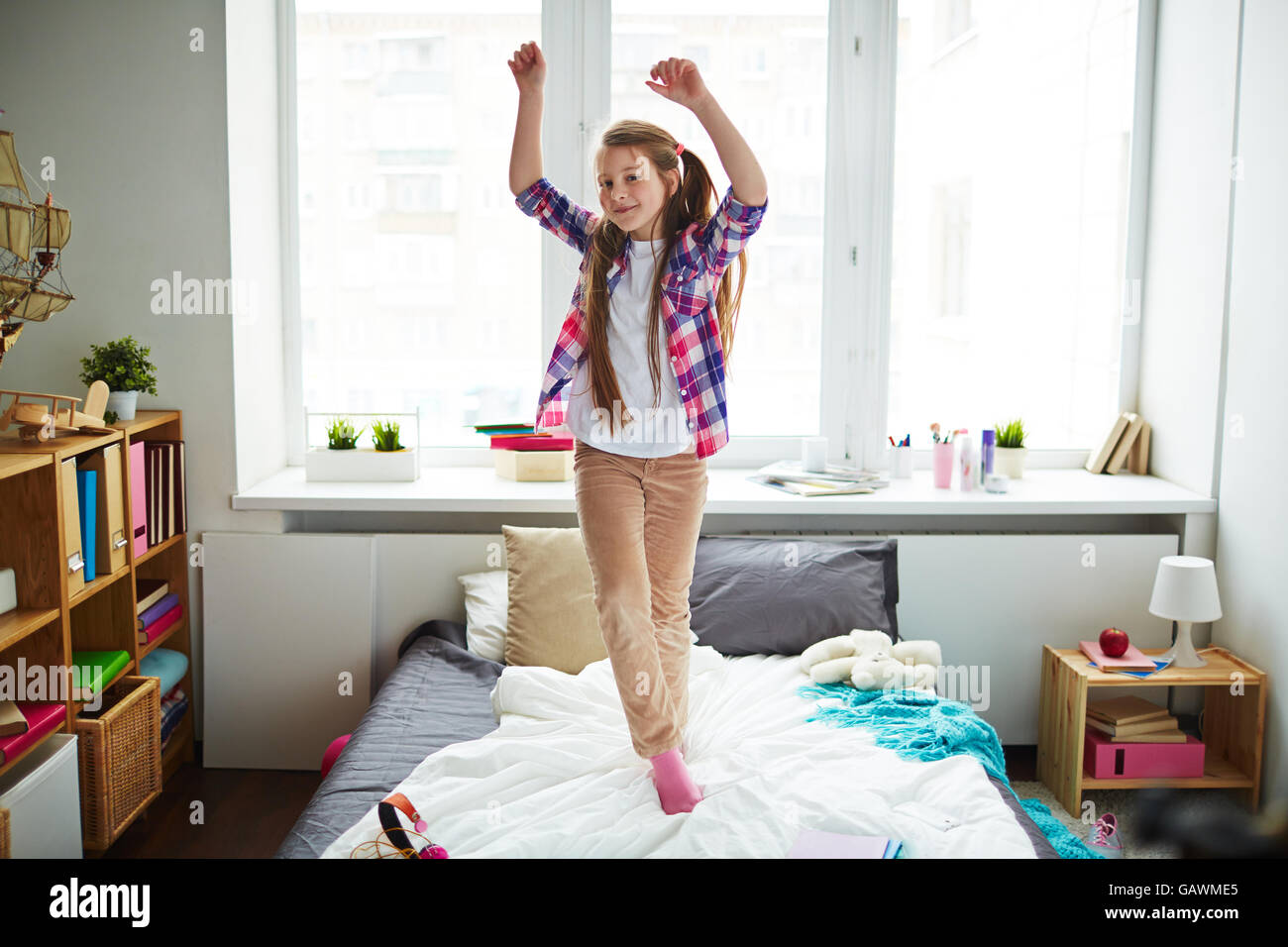 Dancing teenager hi-res stock photography and images - Alamy