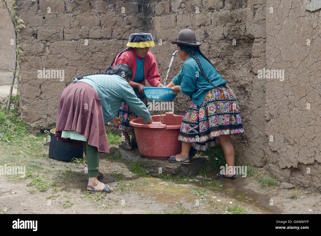 Indian women washing clothes hand hi-res stock photography and images ...