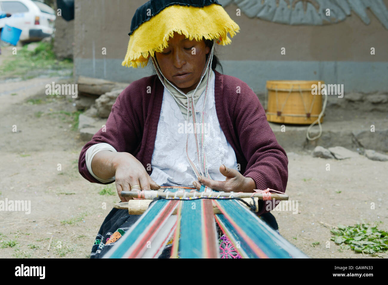 Peruvian woman weaving cloth on a hand loom Stock Photo - Alamy