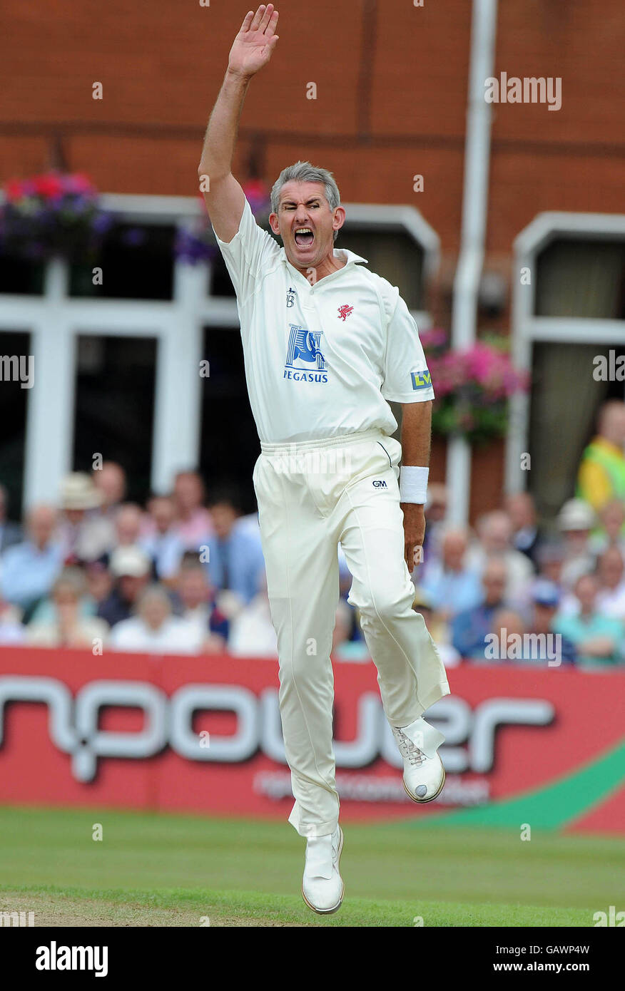 Sport cricket appealing andrew caddick hi-res stock photography and ...