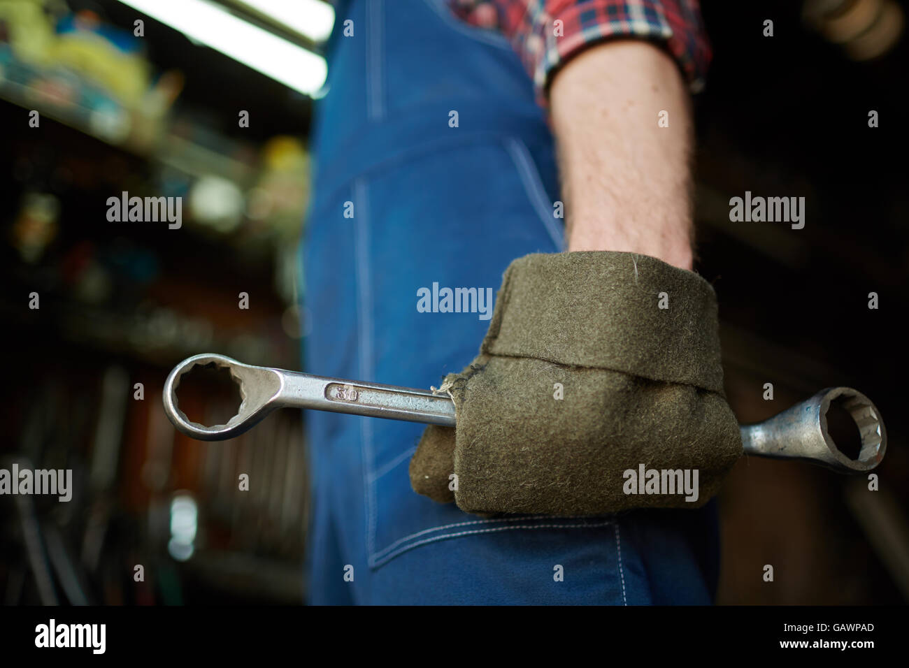 Box and wrench hi-res stock photography and images - Alamy