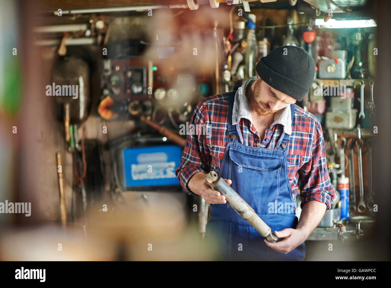 Handyman uniform hi-res stock photography and images - Alamy