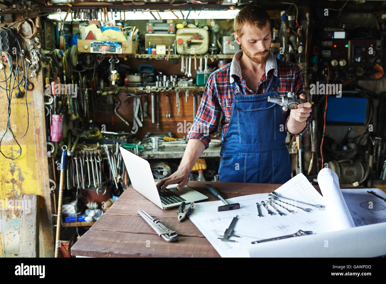 Maintenance job hi-res stock photography and images - Alamy