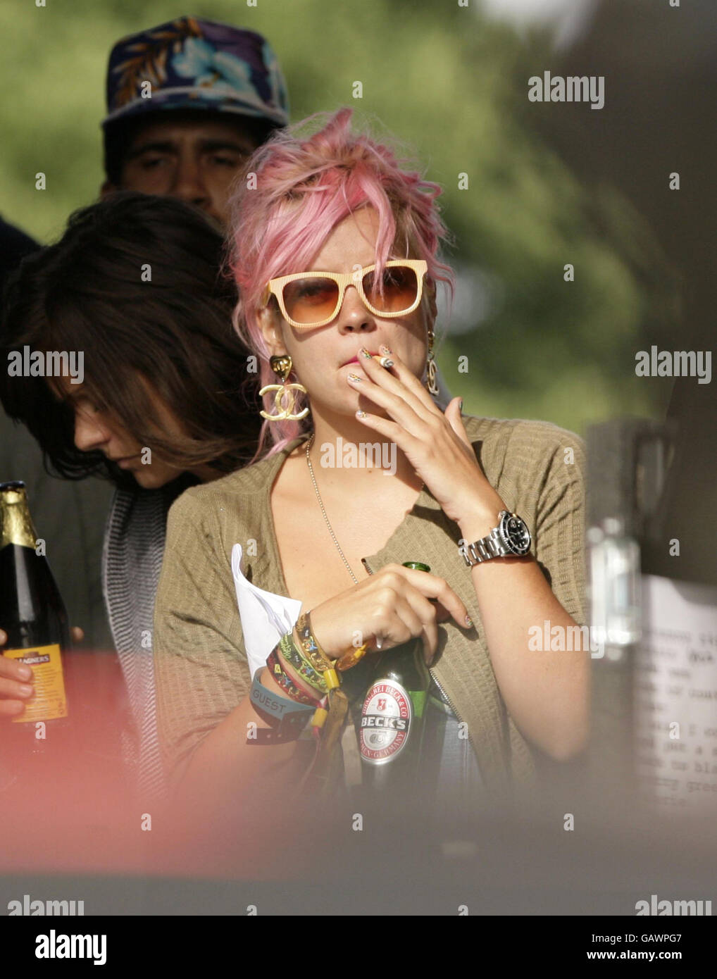 Mark ronson cigarette hi-res stock photography and images - Alamy