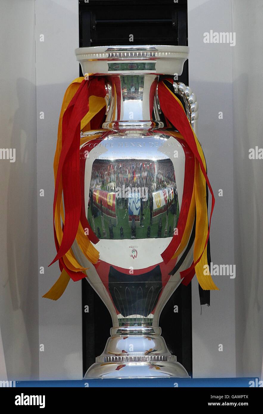 Uefa euro 2008 spain trophy hi-res stock photography and images - Alamy