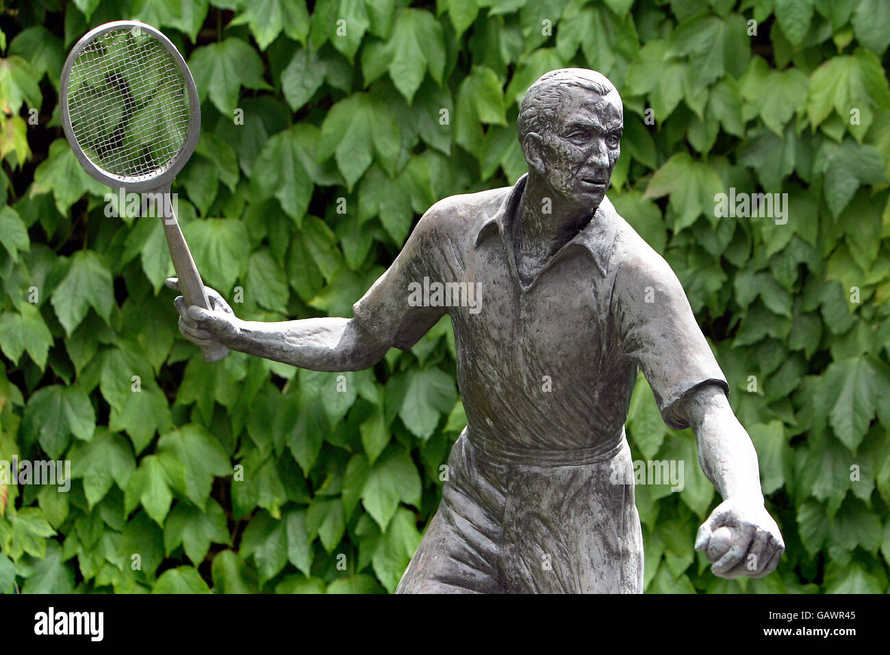 A view of the fred perry statue at wimbledon hi-res stock photography ...