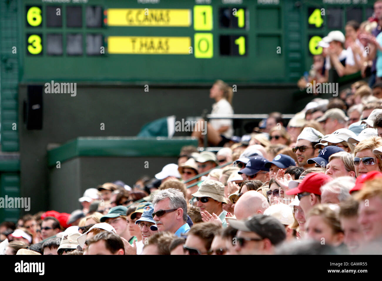 Wimbledon Scoreboard Stock Photos & Wimbledon Scoreboard Stock Images ...