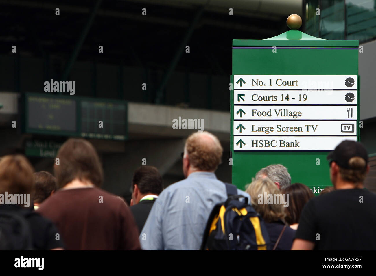 Wimbledon tennis signage hi-res stock photography and images - Alamy
