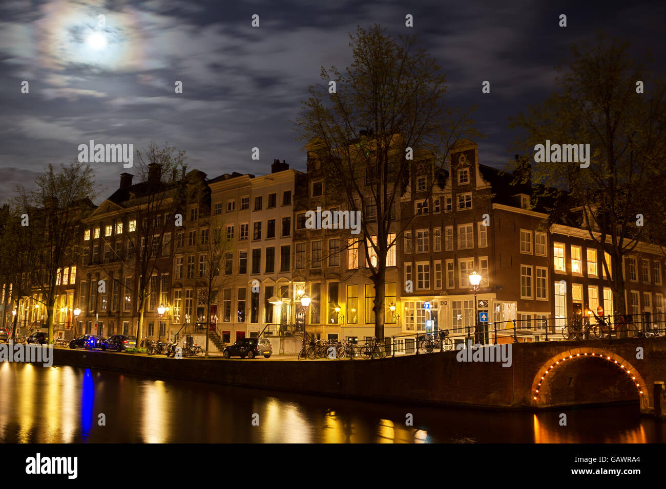 Full moon over the Herengracht in Amsterdam, Netherlands in spring ...