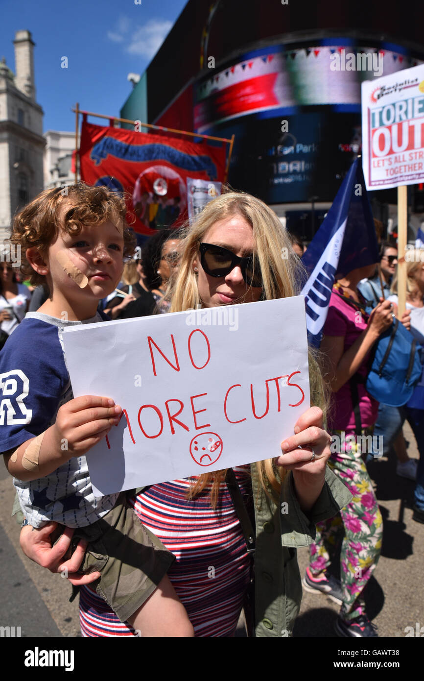 London, UK. 5th July 2016. Members of the NUT stage a one day strike ...