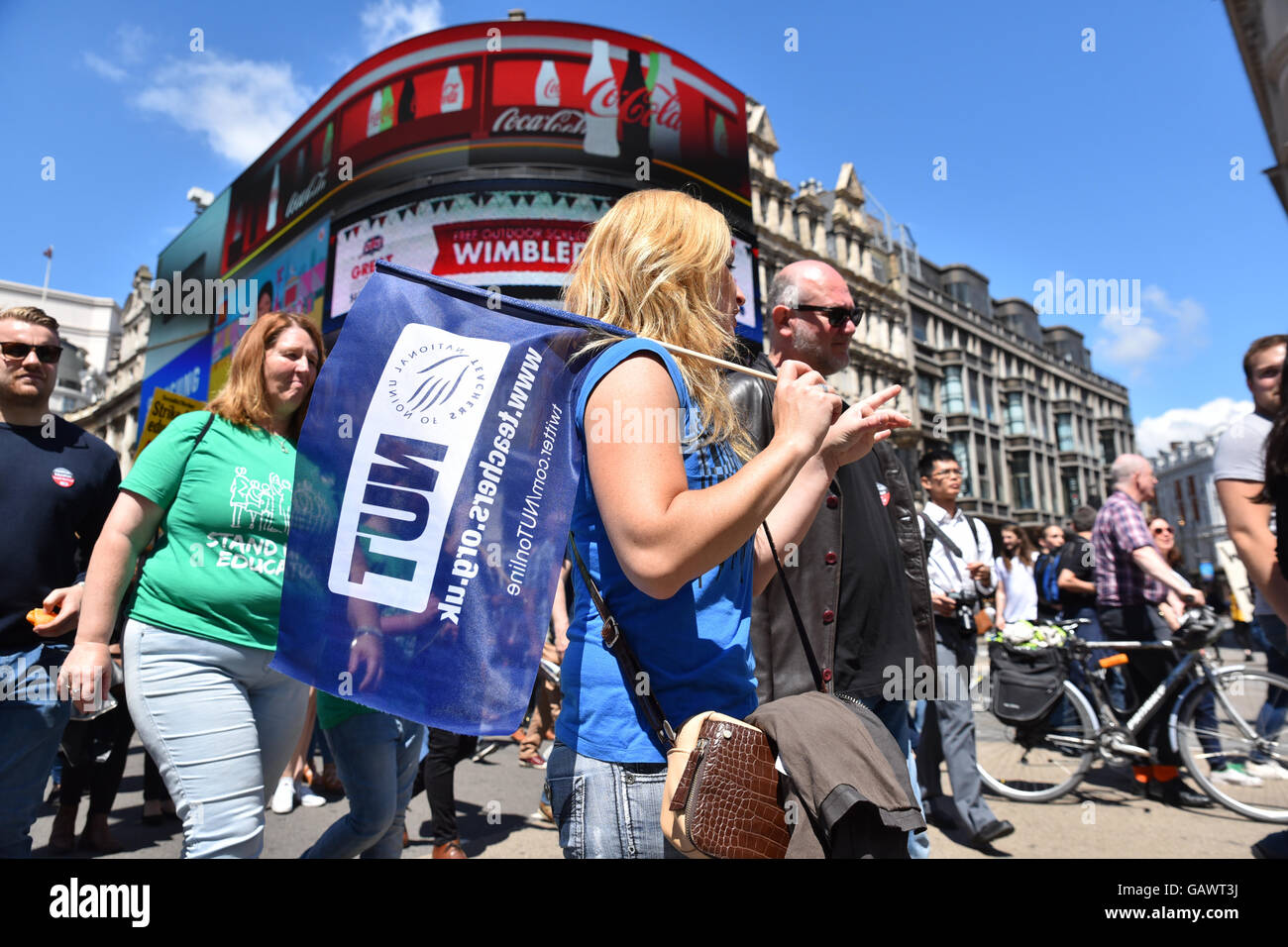 London, UK. 5th July 2016. Members of the NUT stage a one day strike ...