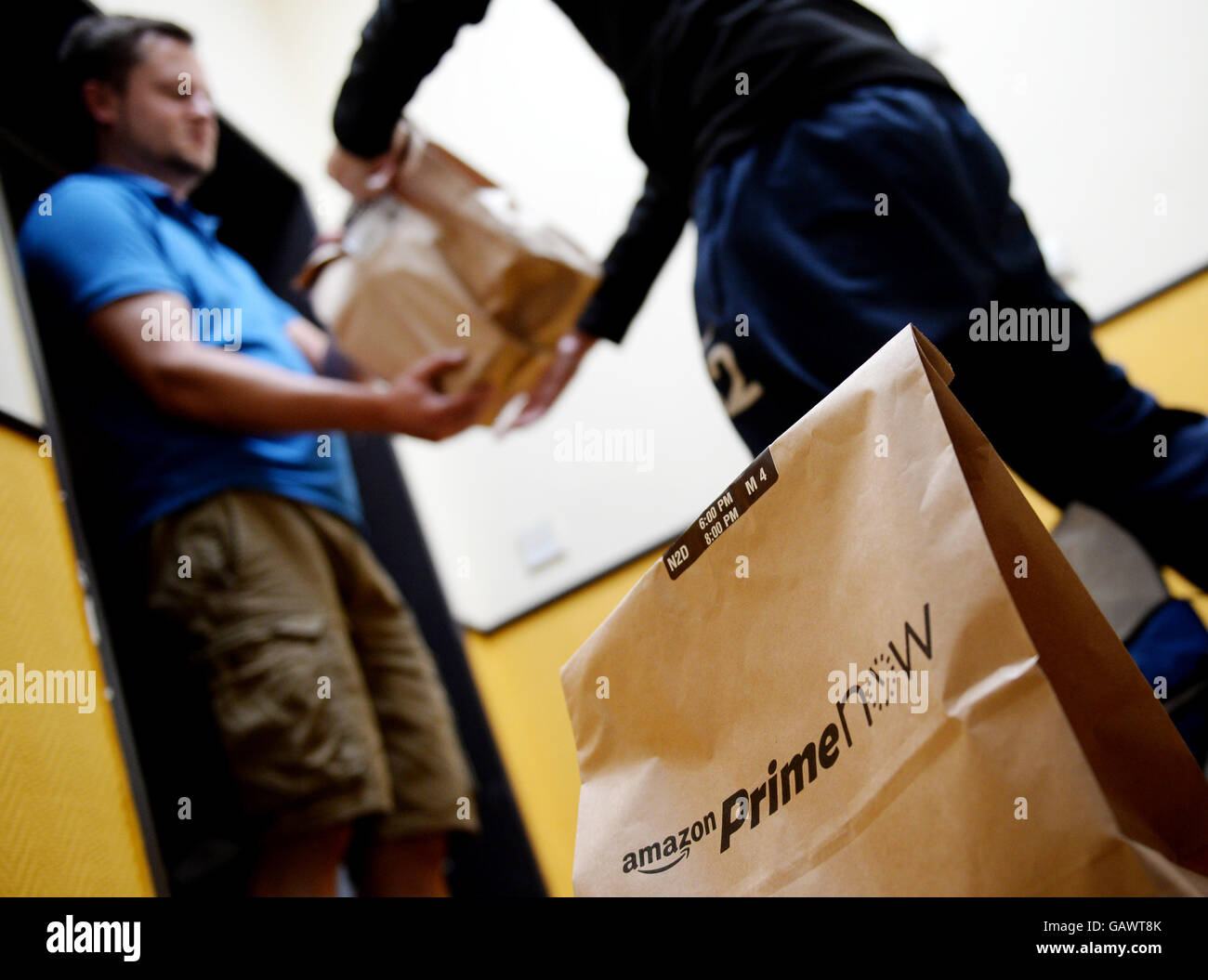 An amazon delivery man hi-res stock photography and images - Alamy