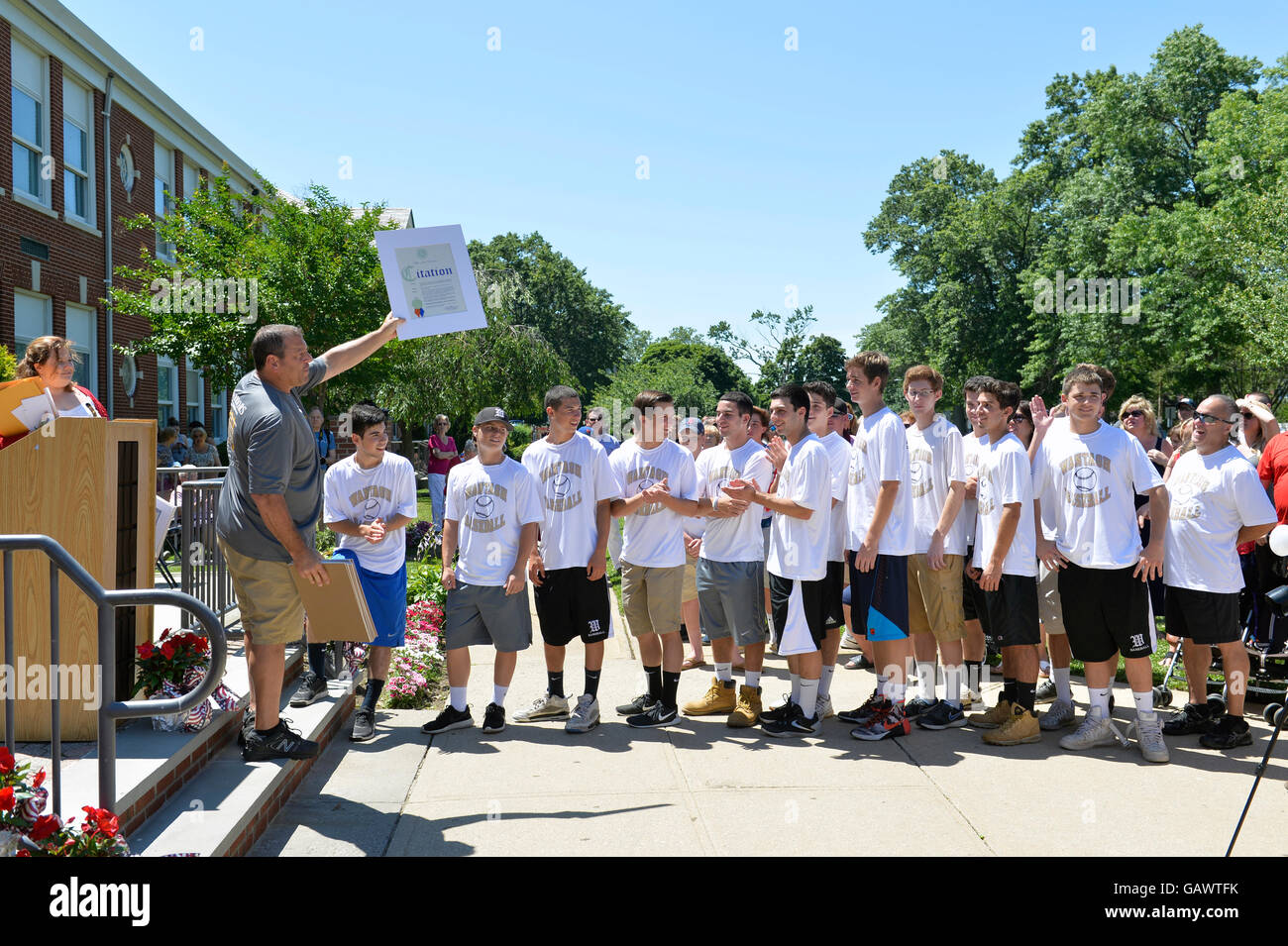 Wantagh, New York, USA. July 4, 2016. Teams members of the high school ...