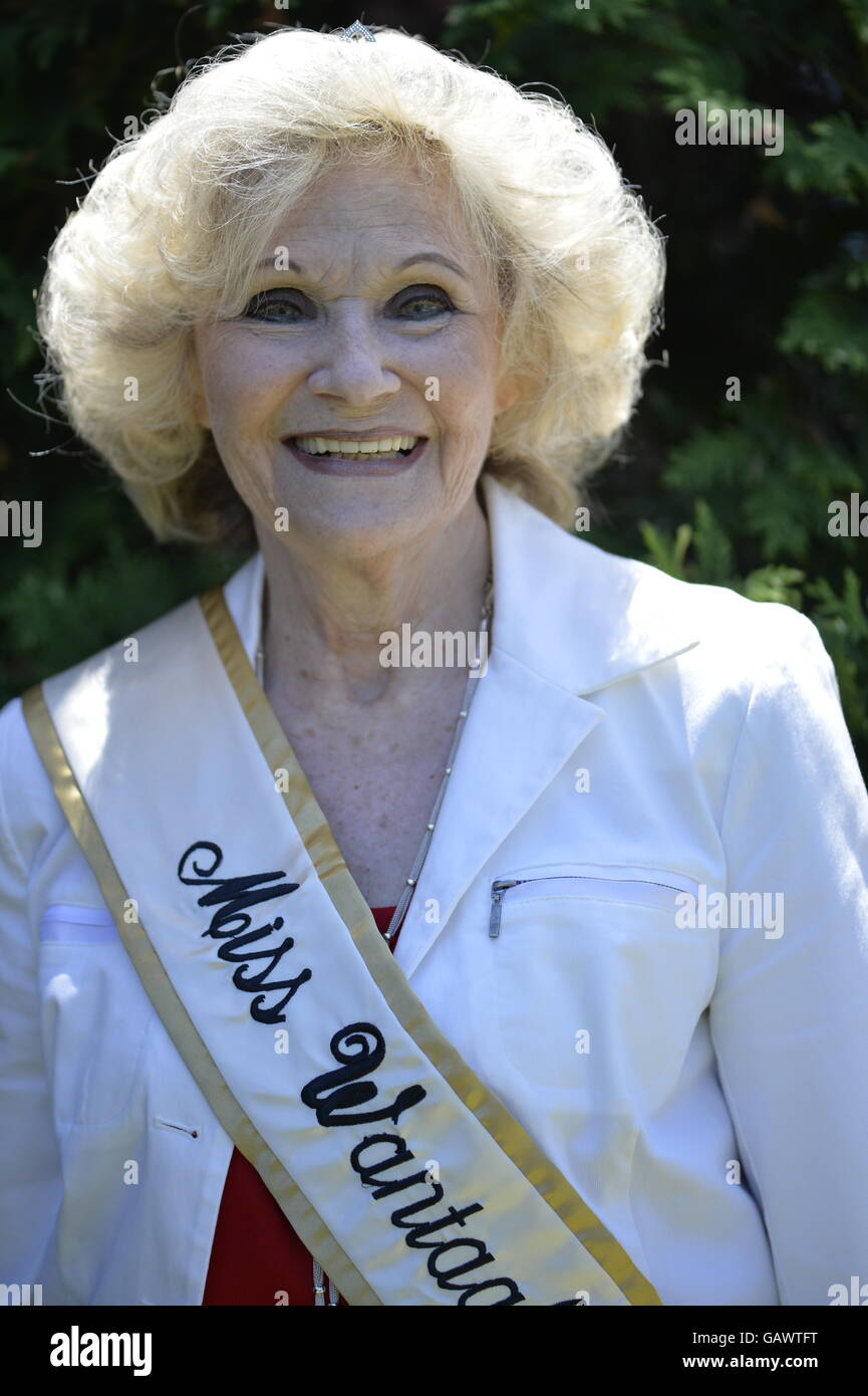 Miss elderly pageants hi-res stock photography and images - Alamy