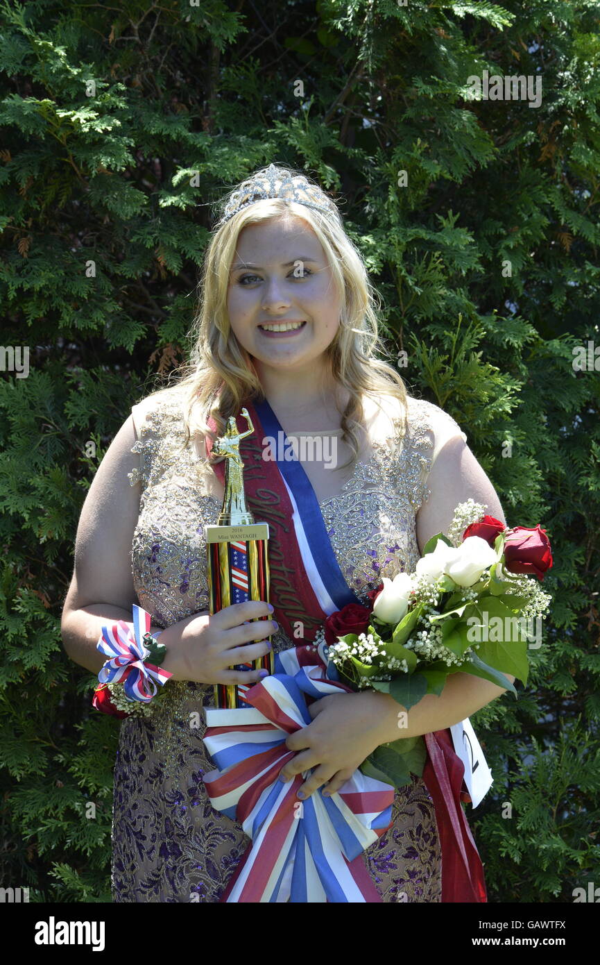 Wantagh, New York, USA. July 4, 2016. EMMA CAREY, wearing crown and ...
