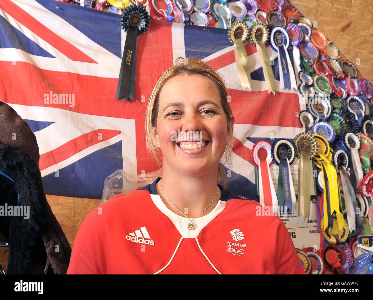 2016 kitty king poses hi-res stock photography and images - Alamy