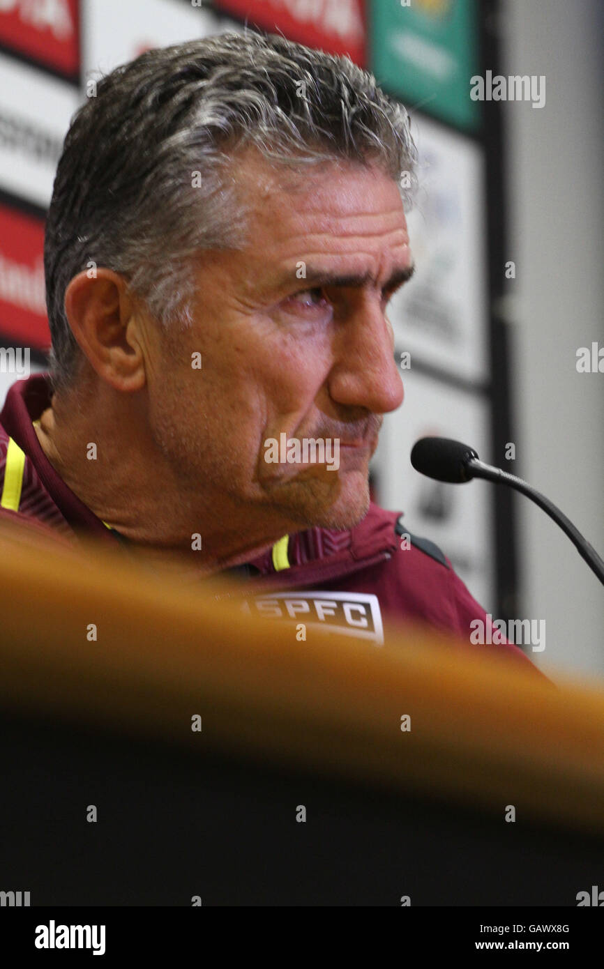The Technical Edgardo Bauza during a press conference before the S?o ...