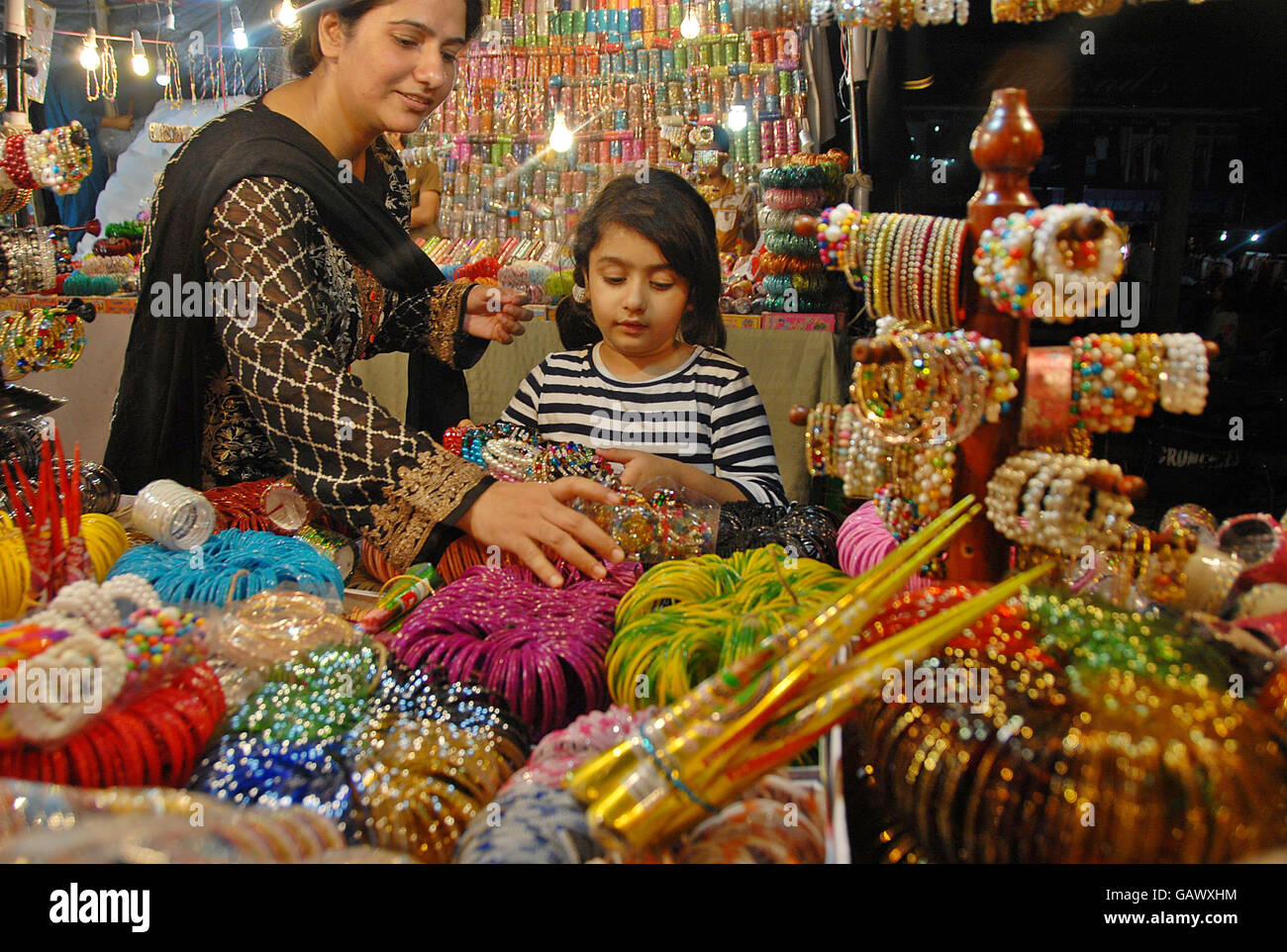 Islamabad. 5th July, 2016. A Pakistani woman buys bangles at a market ...