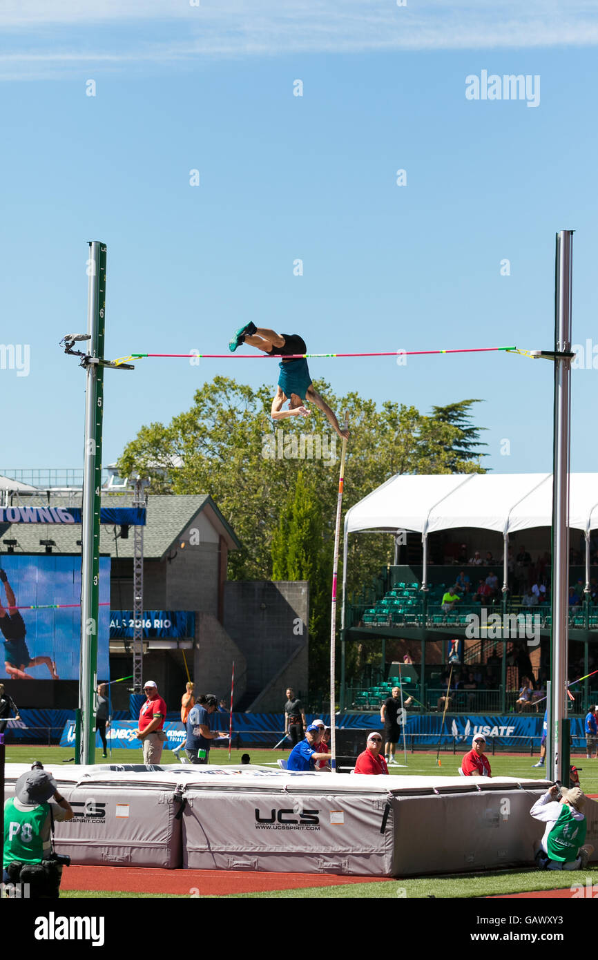 Eugene, USA. 4th July, 2016. Samuel Pierson fails to clear the bar and ...