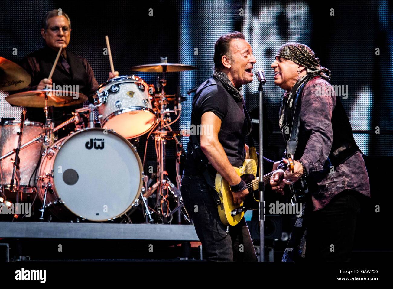 Stadium concert springsteen hi-res stock photography and images - Alamy