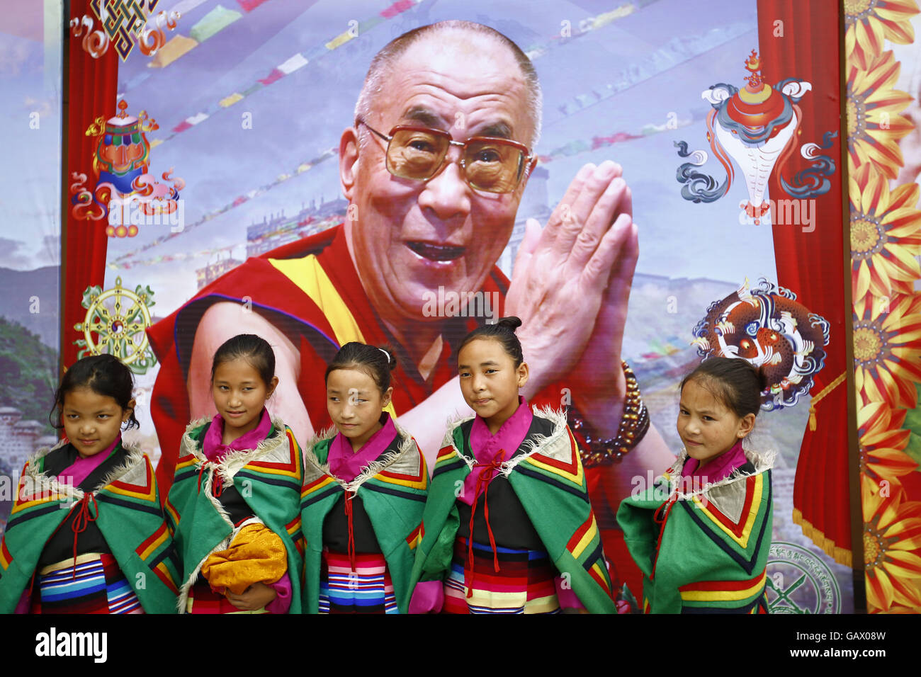 Exiled children hi-res stock photography and images - Alamy